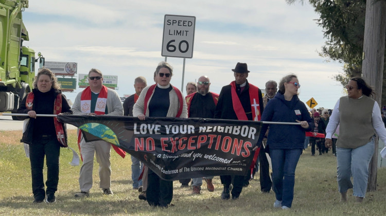 Vigil prays for immigration detainees at the state prison near Kokomo ...